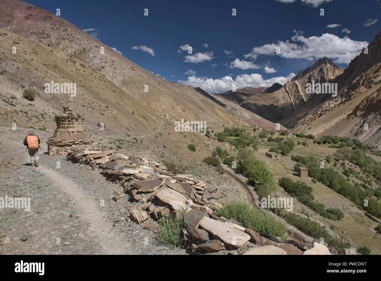 Entering the ancient village of Sumdah Chenmo on the Lamayuru-Chilling ...