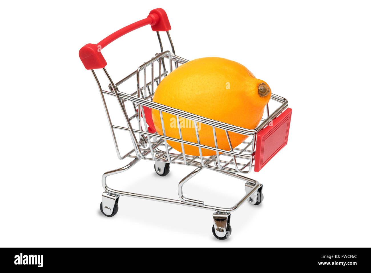 Lemon in a supermarket cart Stock Photo - Alamy