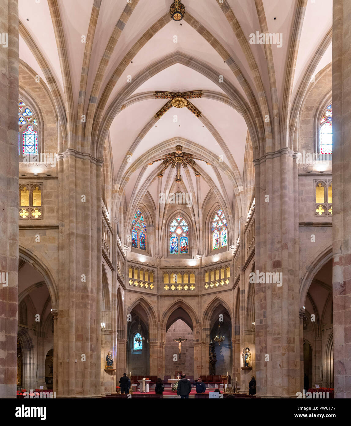 Cathedrals interior hi-res stock photography and images - Alamy