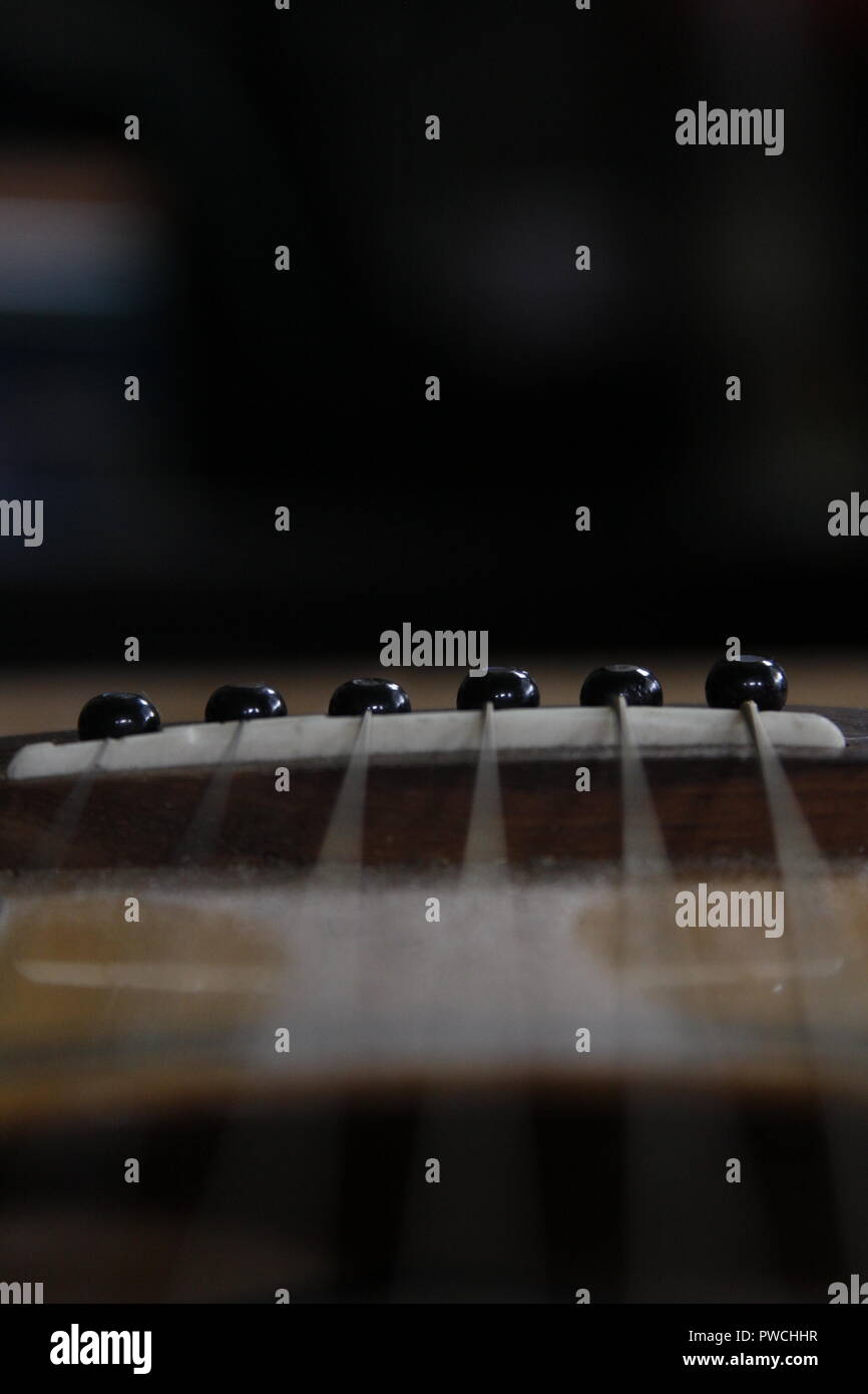 Strings instruments hi-res stock photography and images - Alamy
