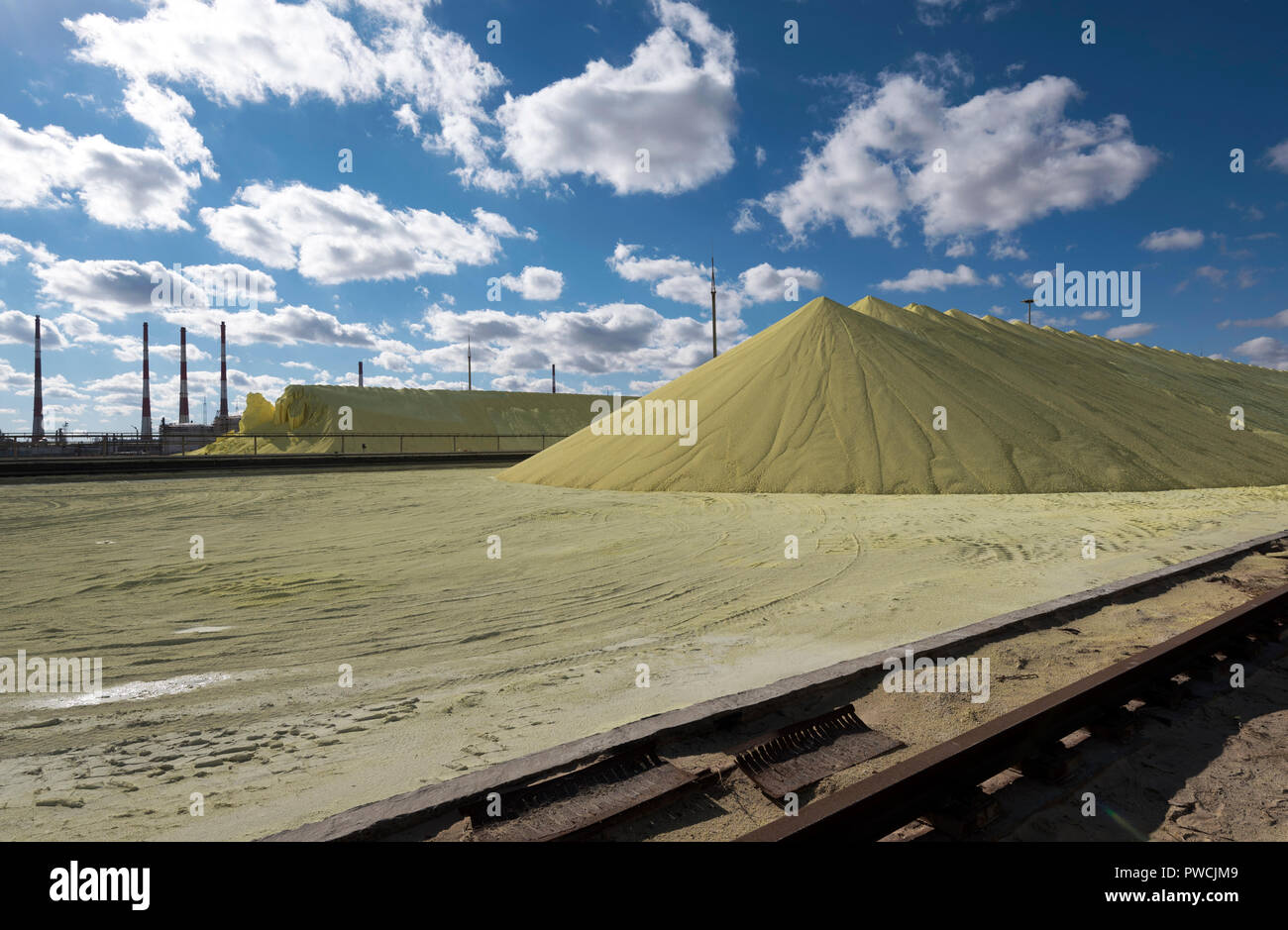 Sulfur piles hi-res stock photography and images - Alamy
