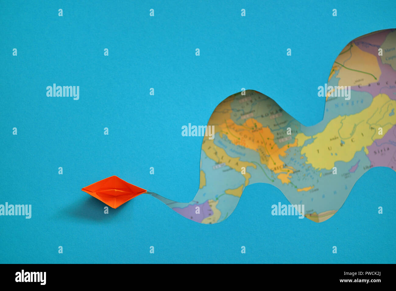 Origami world map hi-res stock photography and images - Alamy