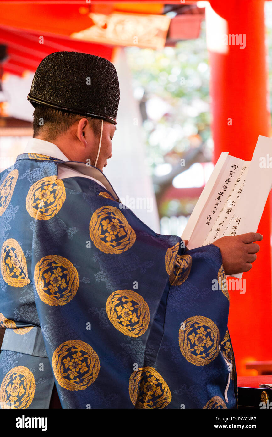 Shinto Shrine Ritual Stock Photos & Shinto Shrine Ritual Stock Images ...