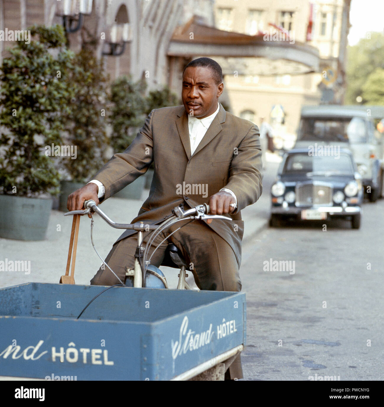 SONNY LISTON American boxer in Stockholm Sweden with family in front of ...