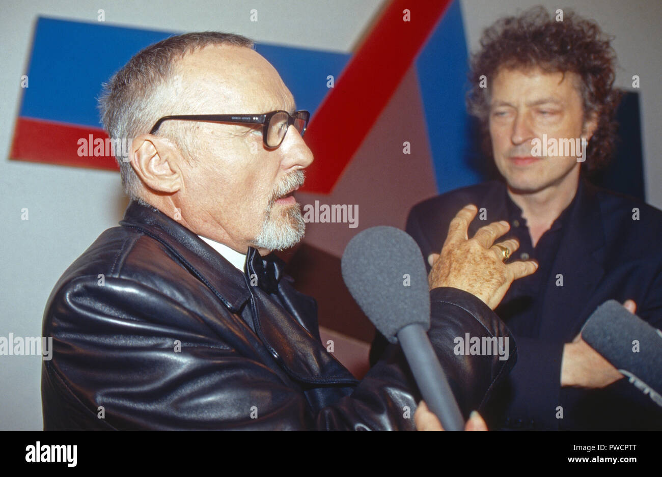 Dennis singer hi-res stock photography and images - Alamy