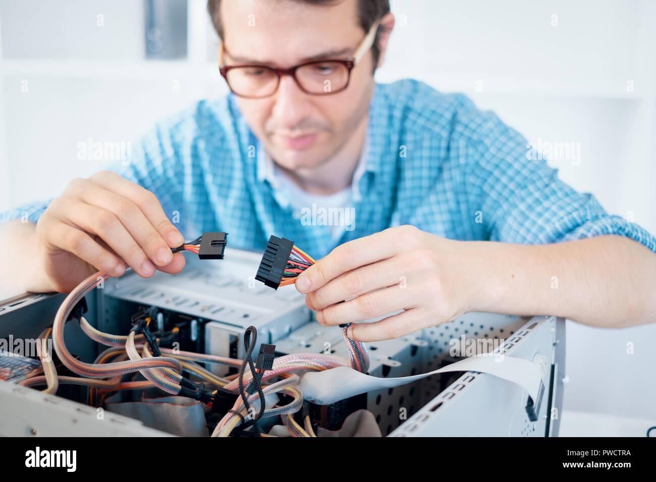 Broken computer cable hi-res stock photography and images - Alamy
