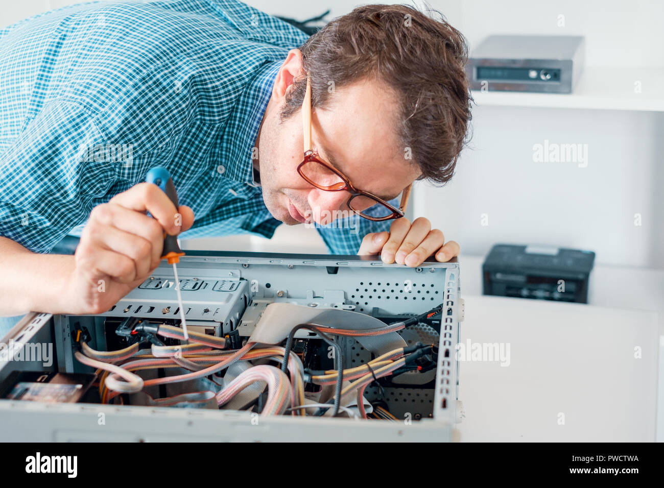 Broken computer cable hi-res stock photography and images - Alamy
