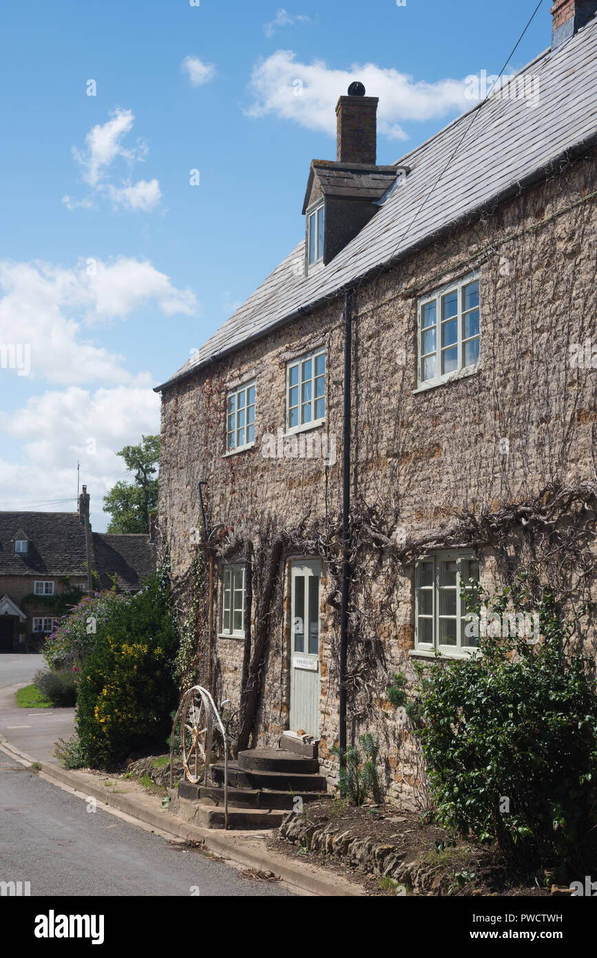 The front exterior of a traditional farmhouse, Duns Tew, Oxfordshire ...