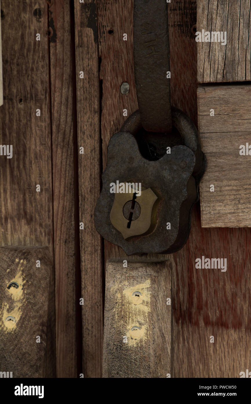 Old wooden barn open doors hi-res stock photography and images - Alamy