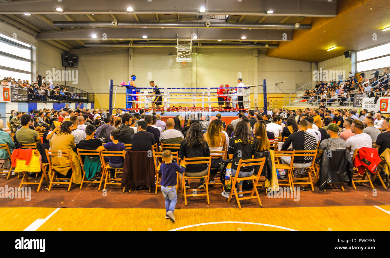 Boxing ring boxing glove action crowd hi-res stock photography and ...