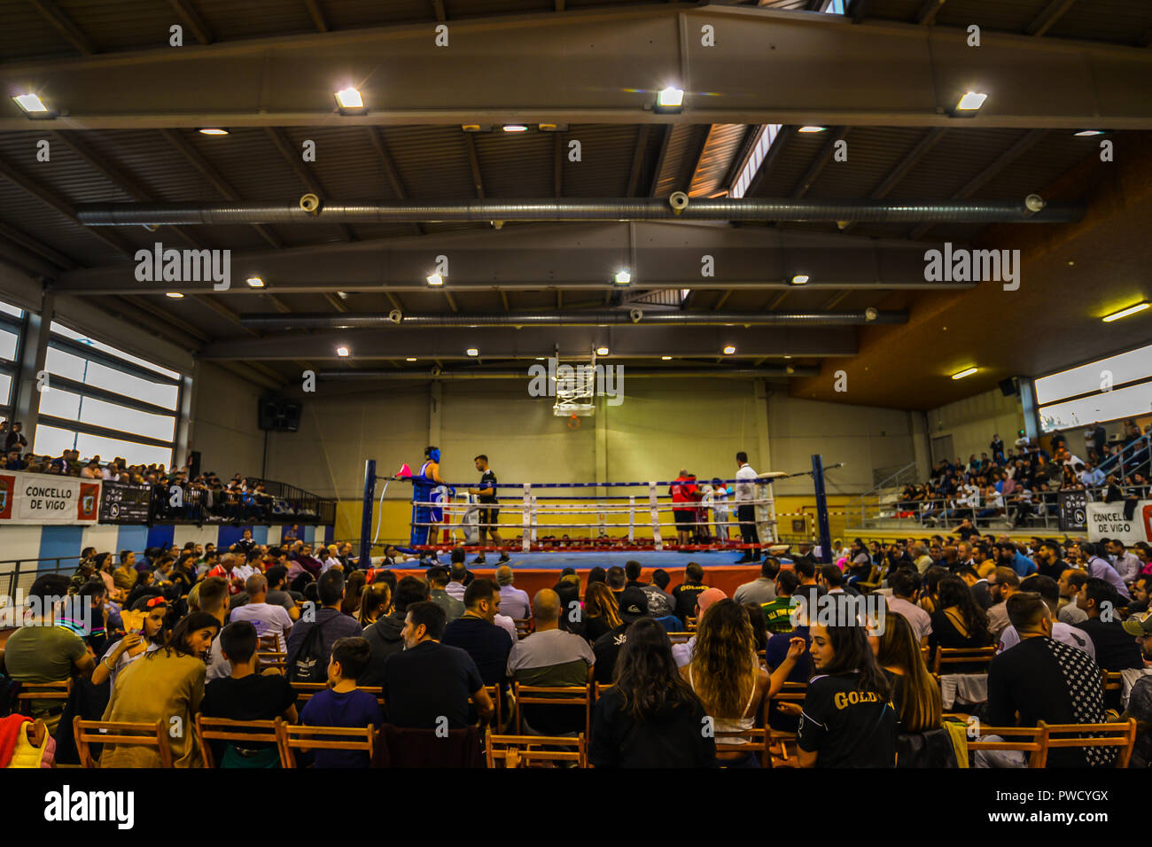 Vigo/Galicia - Spain - 10/6/18 - A boxing match and crowd Stock Photo ...