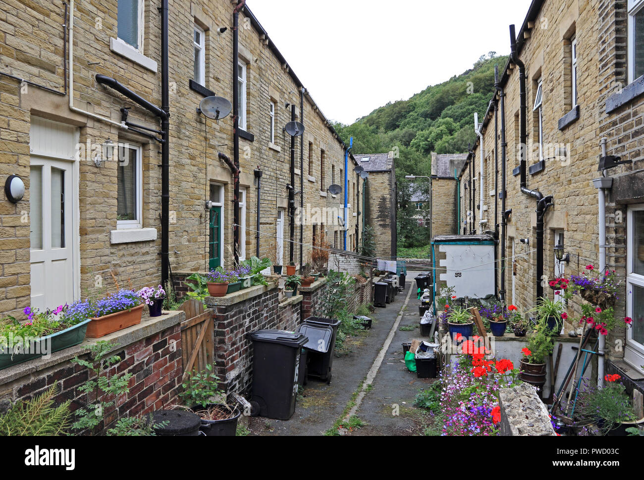 Terraced stone houses hi-res stock photography and images - Alamy
