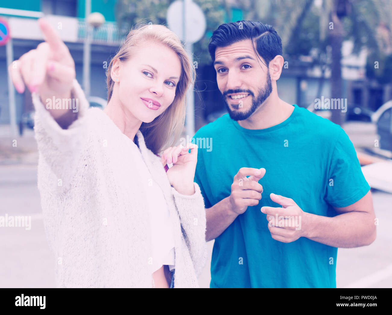 Person helping stranger hi-res stock photography and images - Alamy
