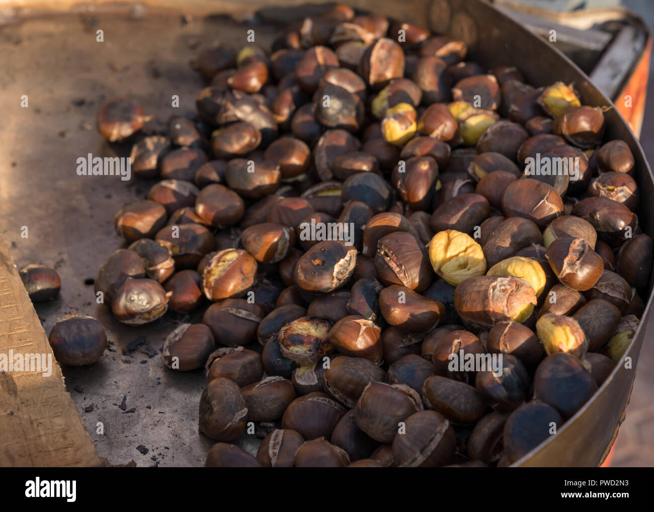 Roast chestnut christmas market hi-res stock photography and images - Alamy