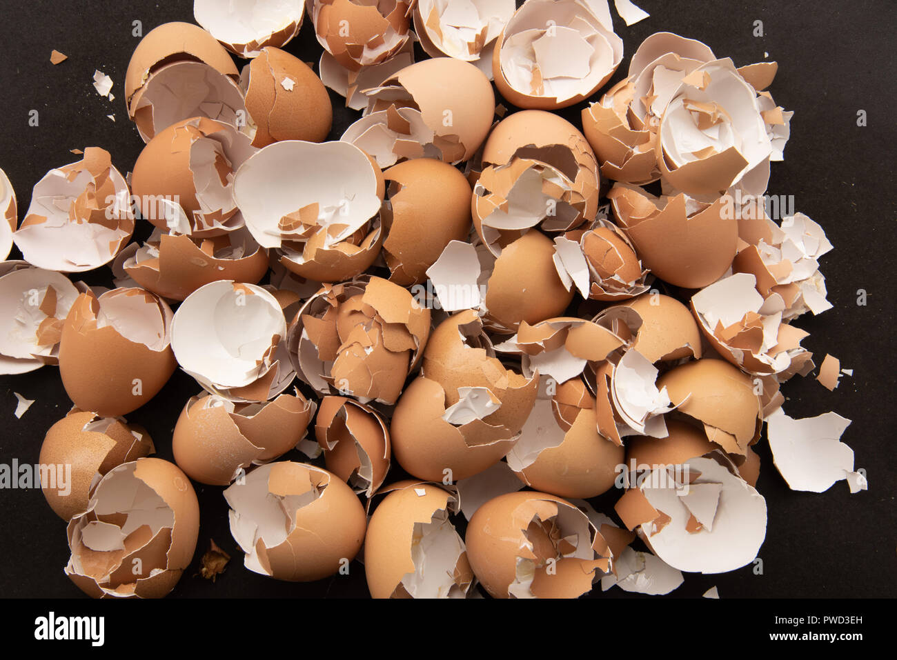 Crushed egg shells hi-res stock photography and images - Alamy
