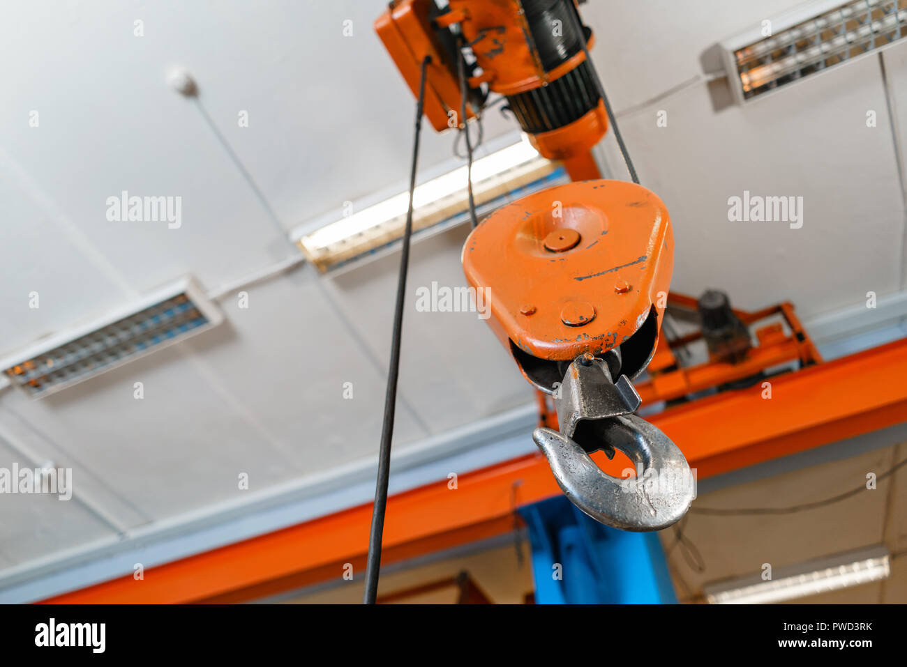 Person hanging crane hi-res stock photography and images - Alamy
