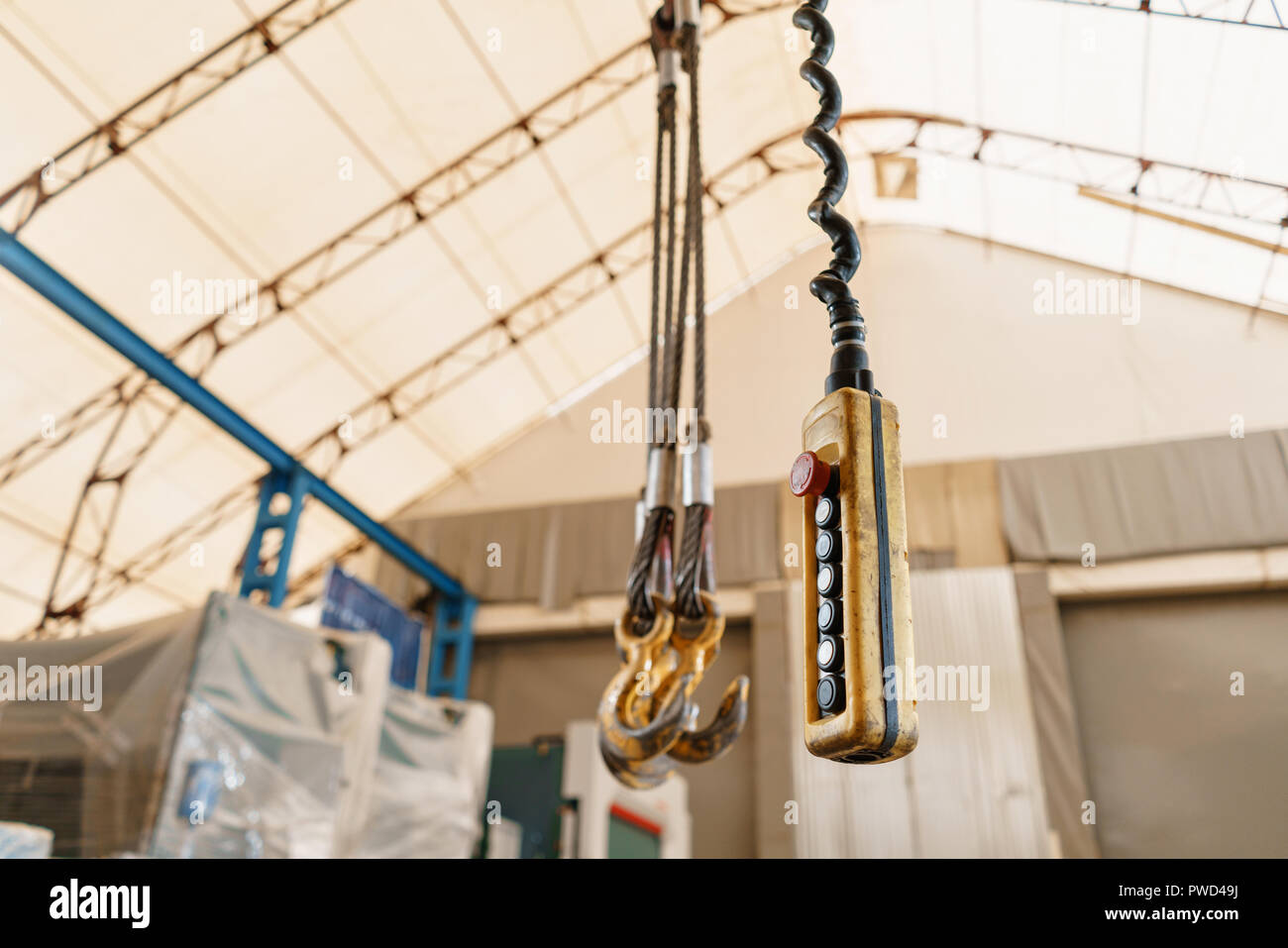 Movement remote control pendant switch for overhead crane in the ...