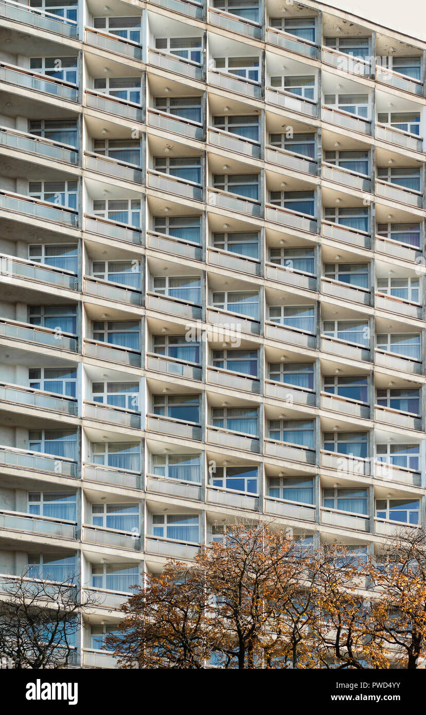 Facade of modern concrete building. Soviet architecture Stock Photo - Alamy