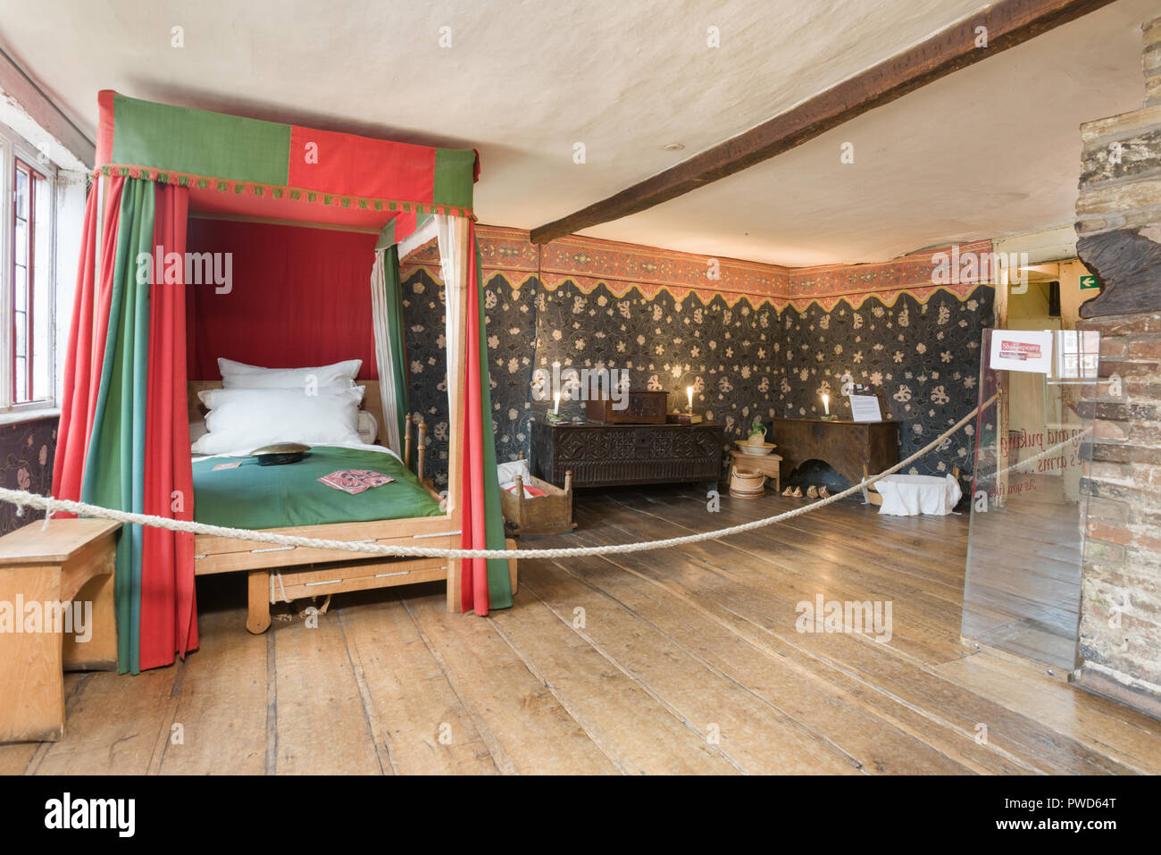 The parent's bedroom/birth room in Shakespeare's Birthplace on Henley ...