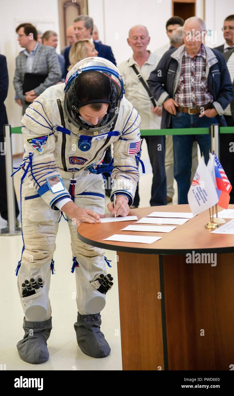 Astronaut cosmonaut hi-res stock photography and images - Alamy