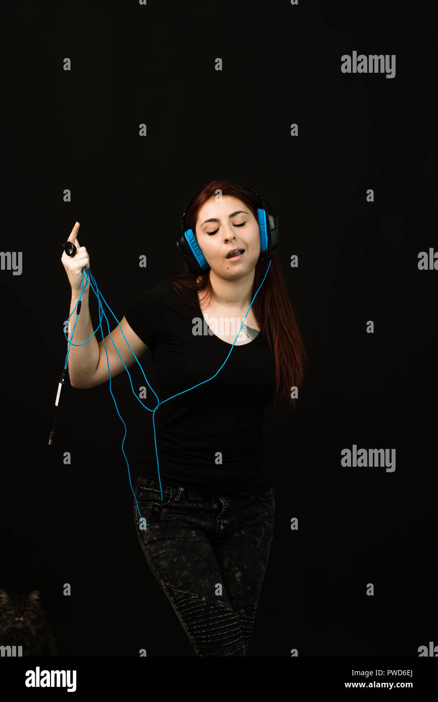 Female singer with red hair hi-res stock photography and images - Alamy