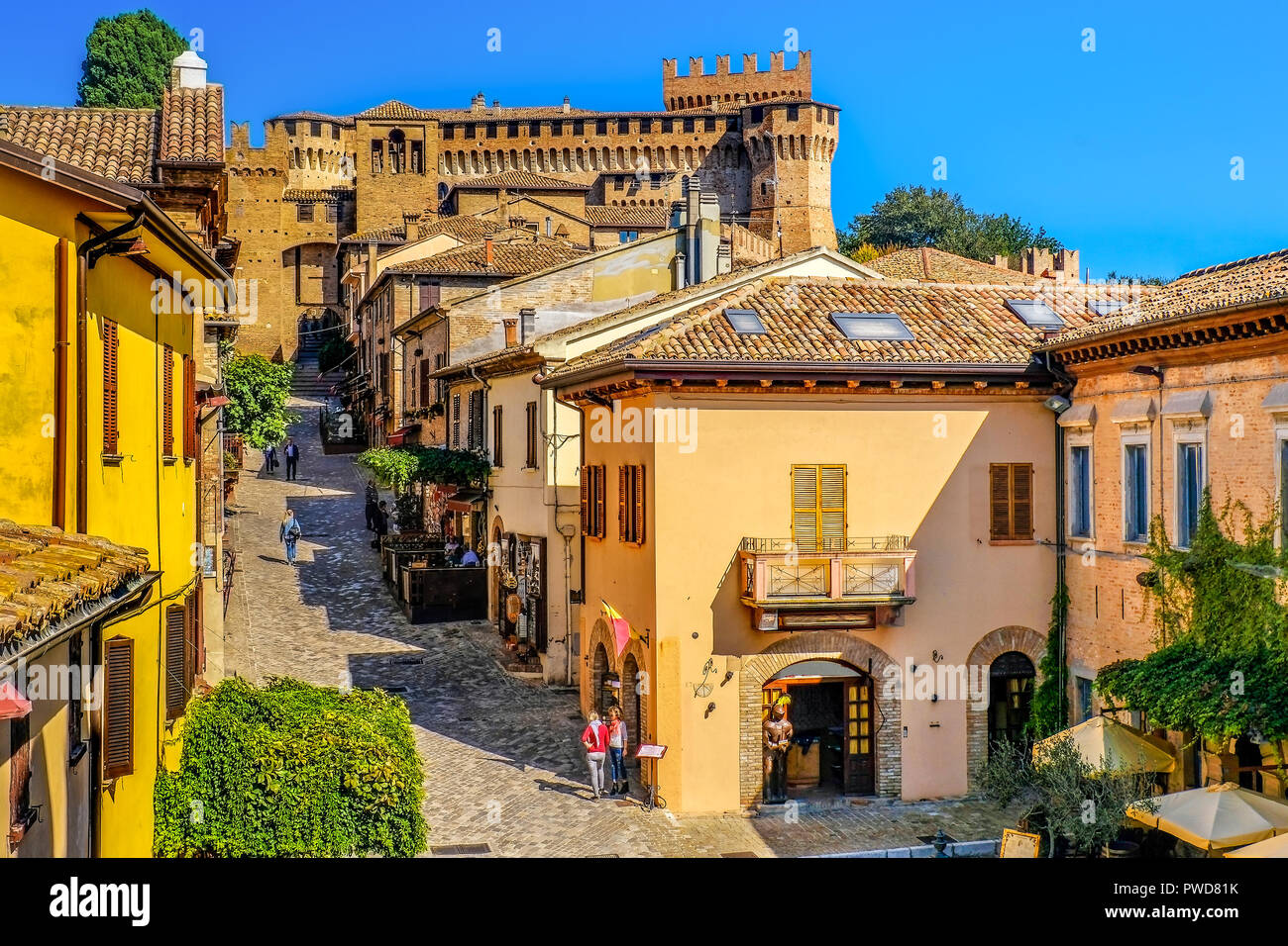 Colorful buildings italy hi-res stock photography and images - Alamy
