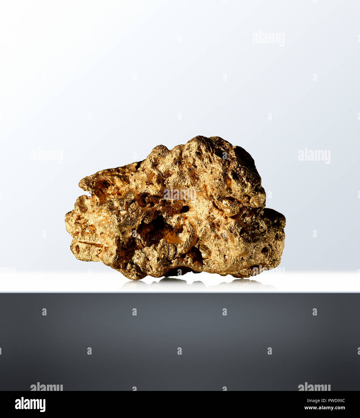 Large gold nugget hi-res stock photography and images - Alamy