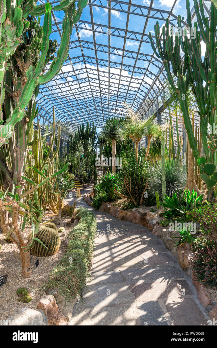 Visit gardens hi-res stock photography and images - Alamy