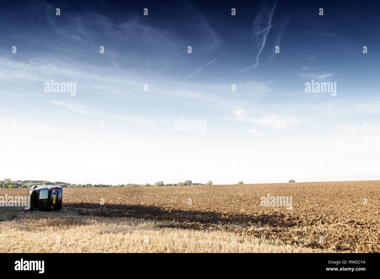 Car going around a corner hi-res stock photography and images - Alamy