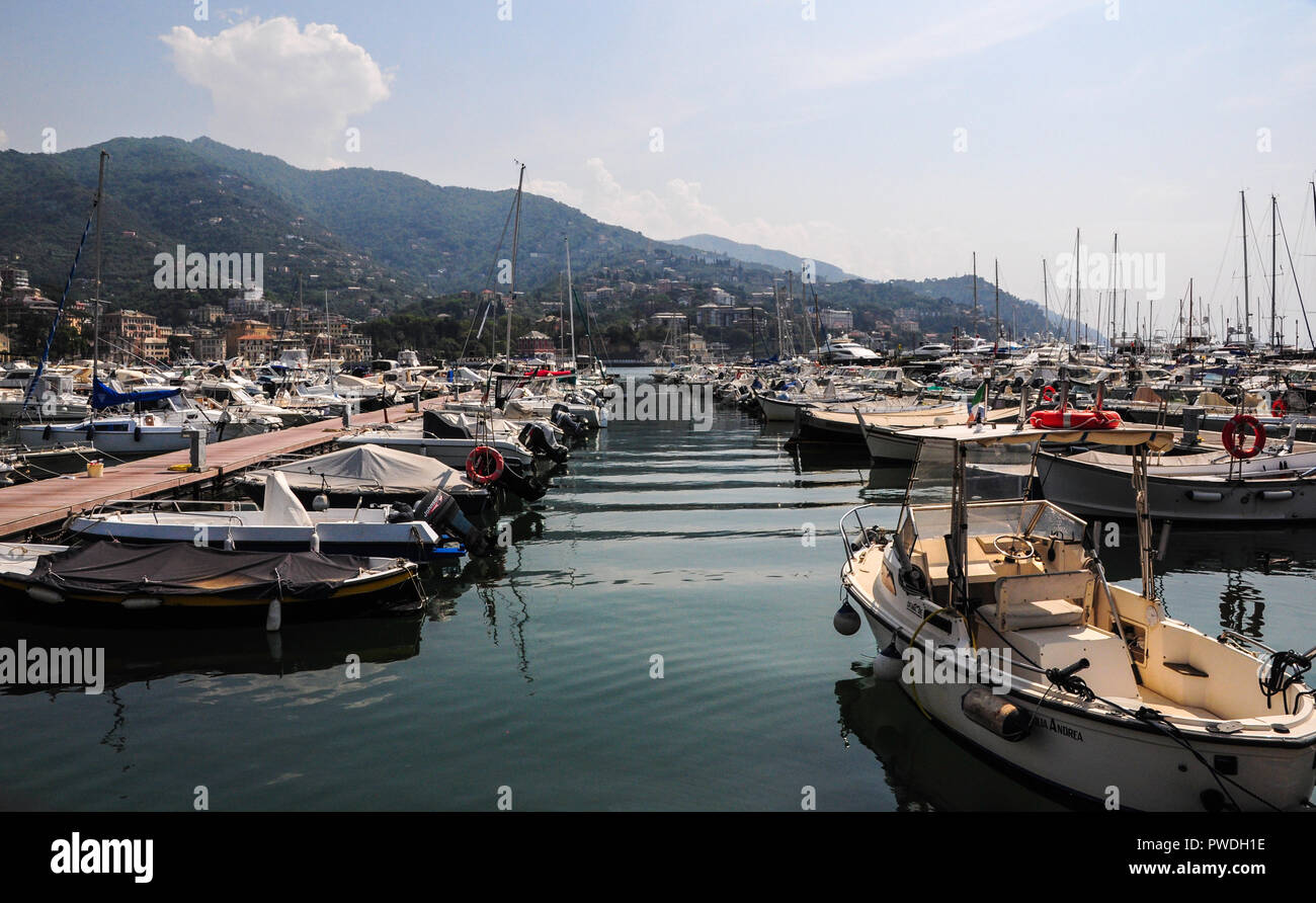 Bay of rapallo hi-res stock photography and images - Alamy