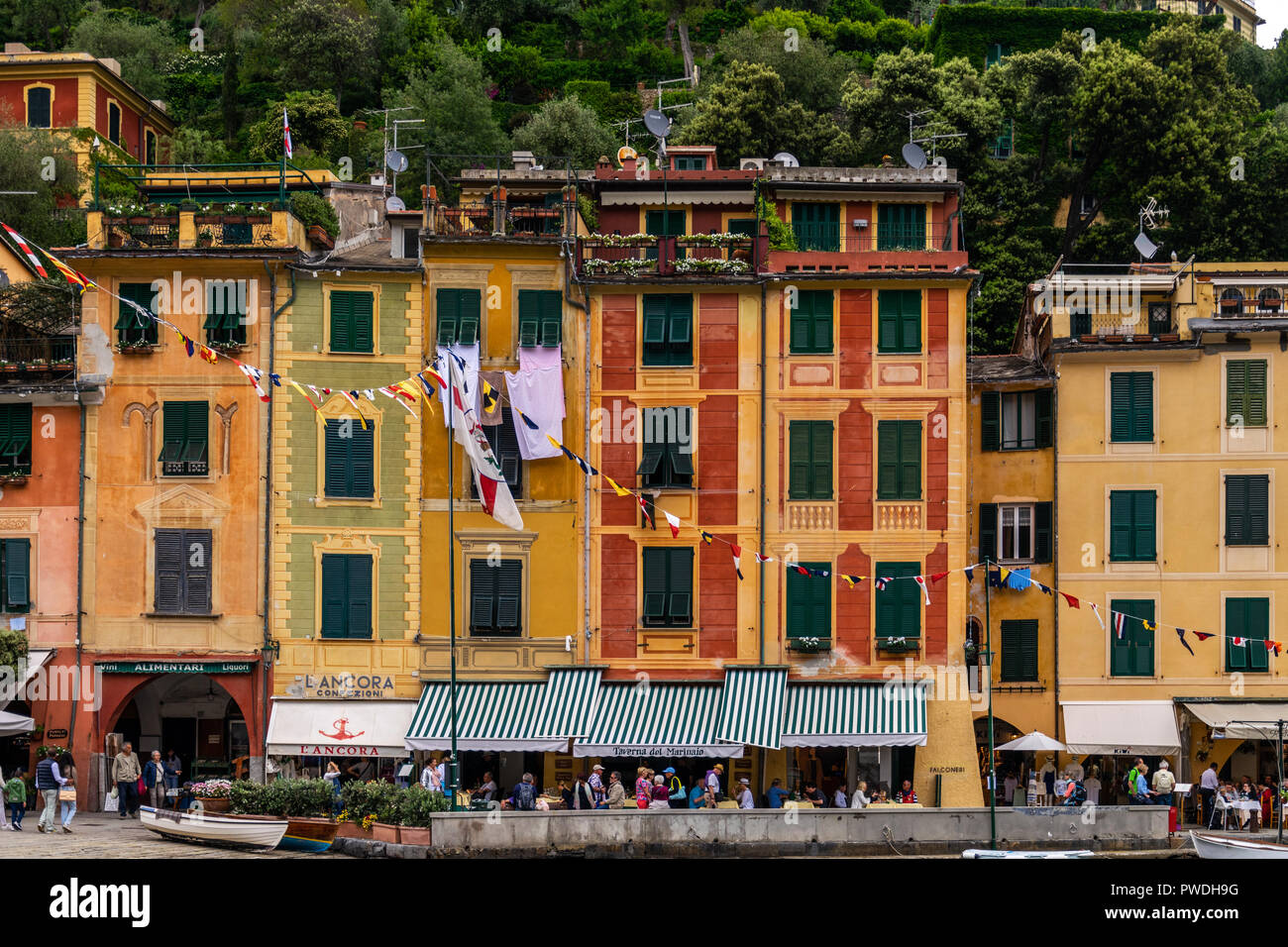 Buildings shops in famous hi-res stock photography and images - Alamy