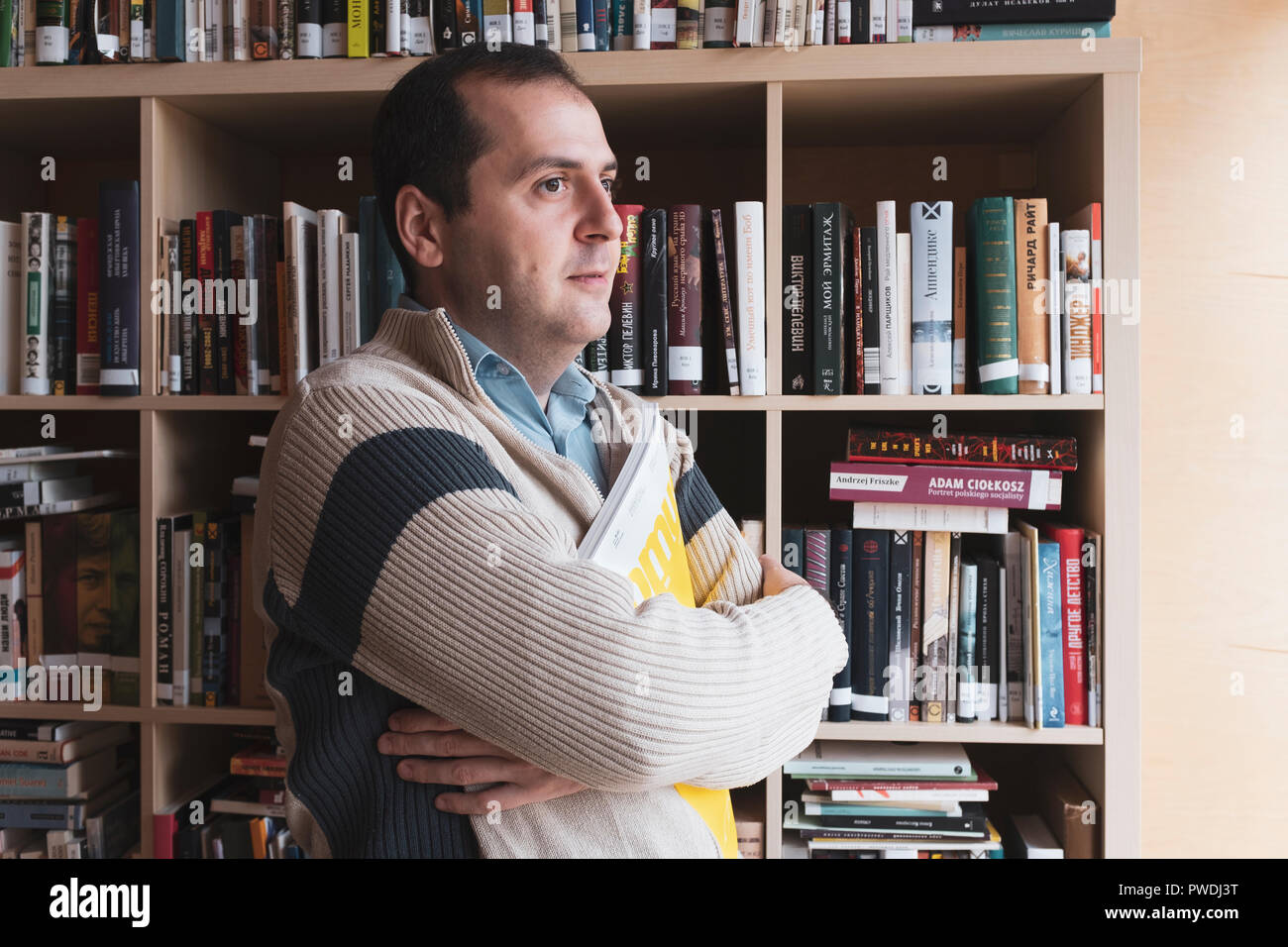 a thoughtful man looking to the right Stock Photo - Alamy