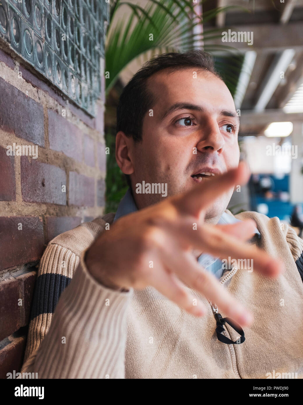 Gesticulate hi-res stock photography and images - Alamy