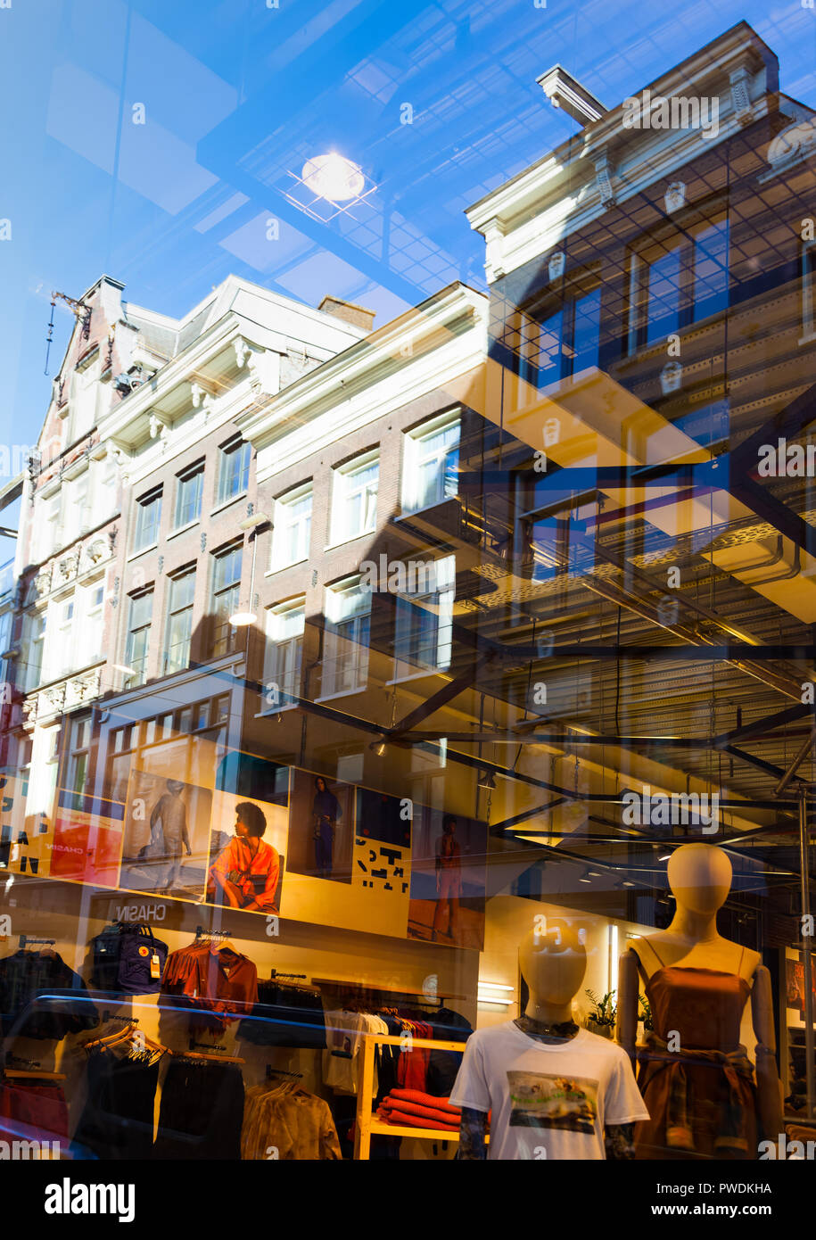 Old Amsterdam Shop High Resolution Stock Photography and Images - Alamy