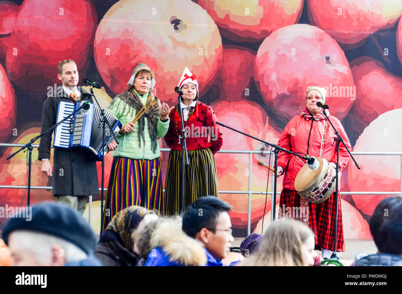 Accordion fold hi-res stock photography and images - Alamy