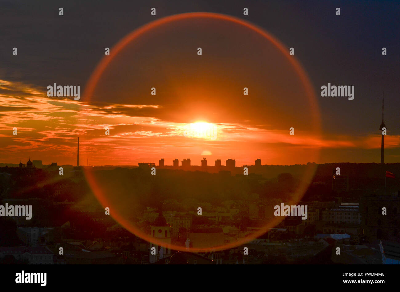 Lens flare circle hi-res stock photography and images - Alamy