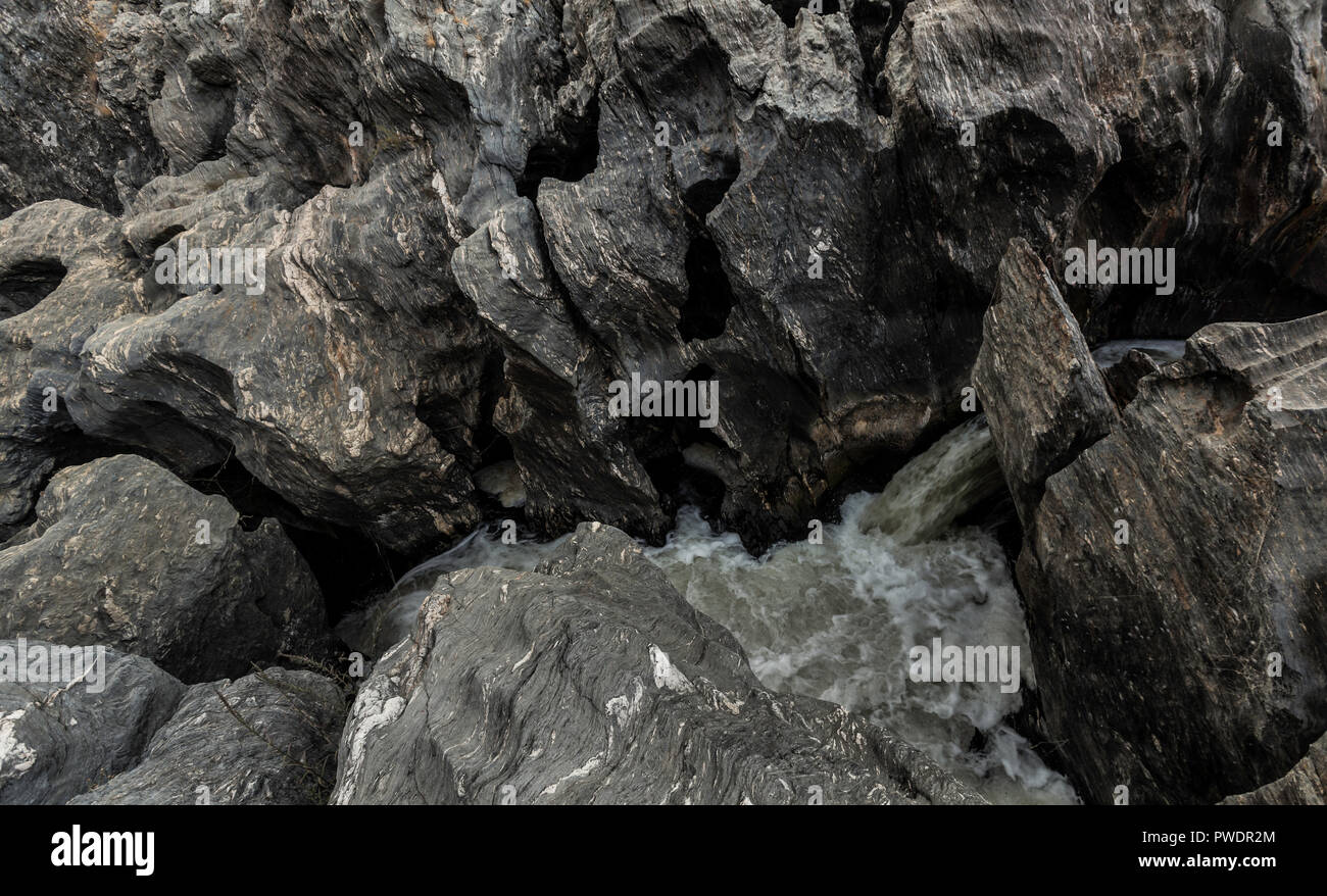 Water coming out of rocks hi-res stock photography and images - Alamy