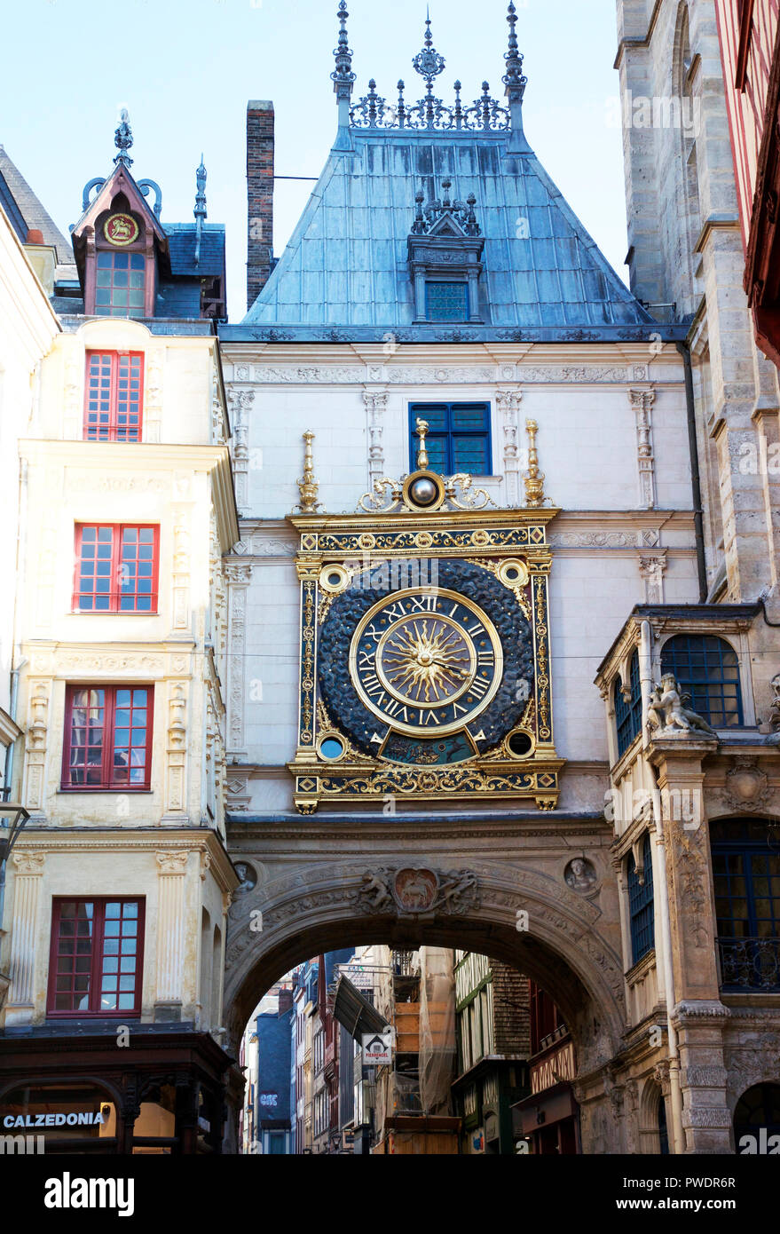 14th century clock hi-res stock photography and images - Alamy