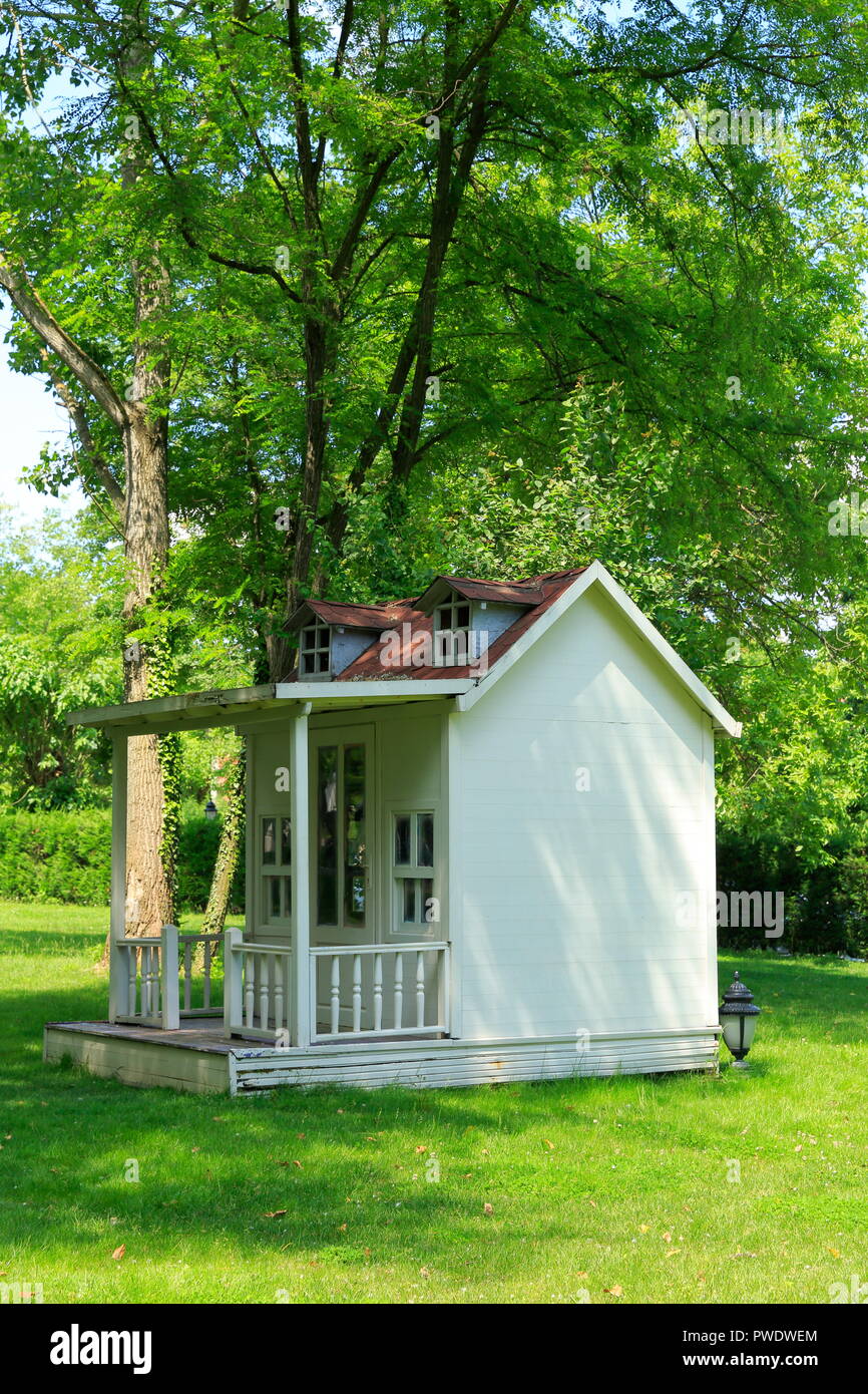 White and beautiful garden shed Stock Photo - Alamy