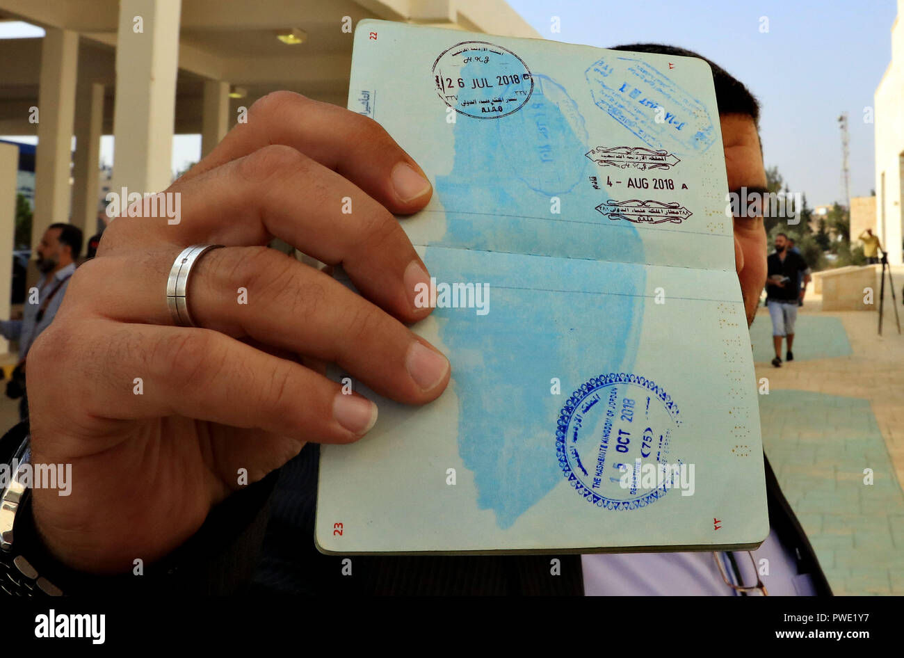 Syrian passport hi-res stock photography and images - Alamy
