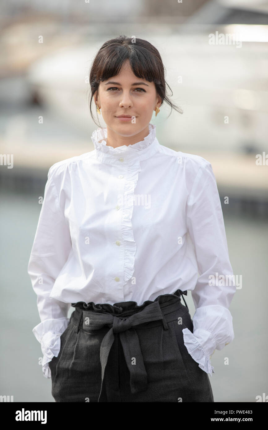 Phoebe fox hi-res stock photography and images - Alamy