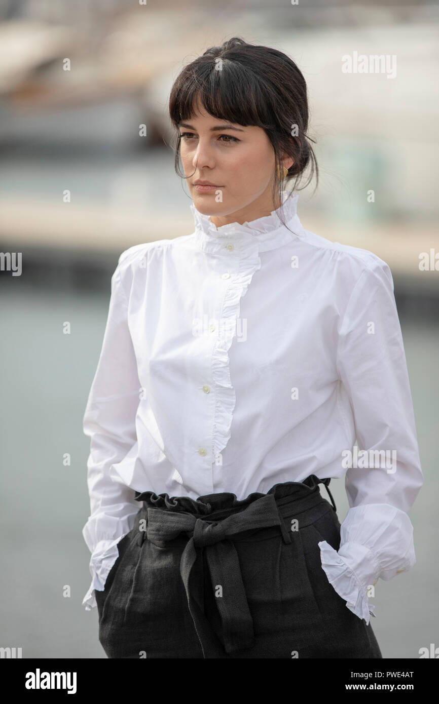 Phoebe fox hi-res stock photography and images - Alamy