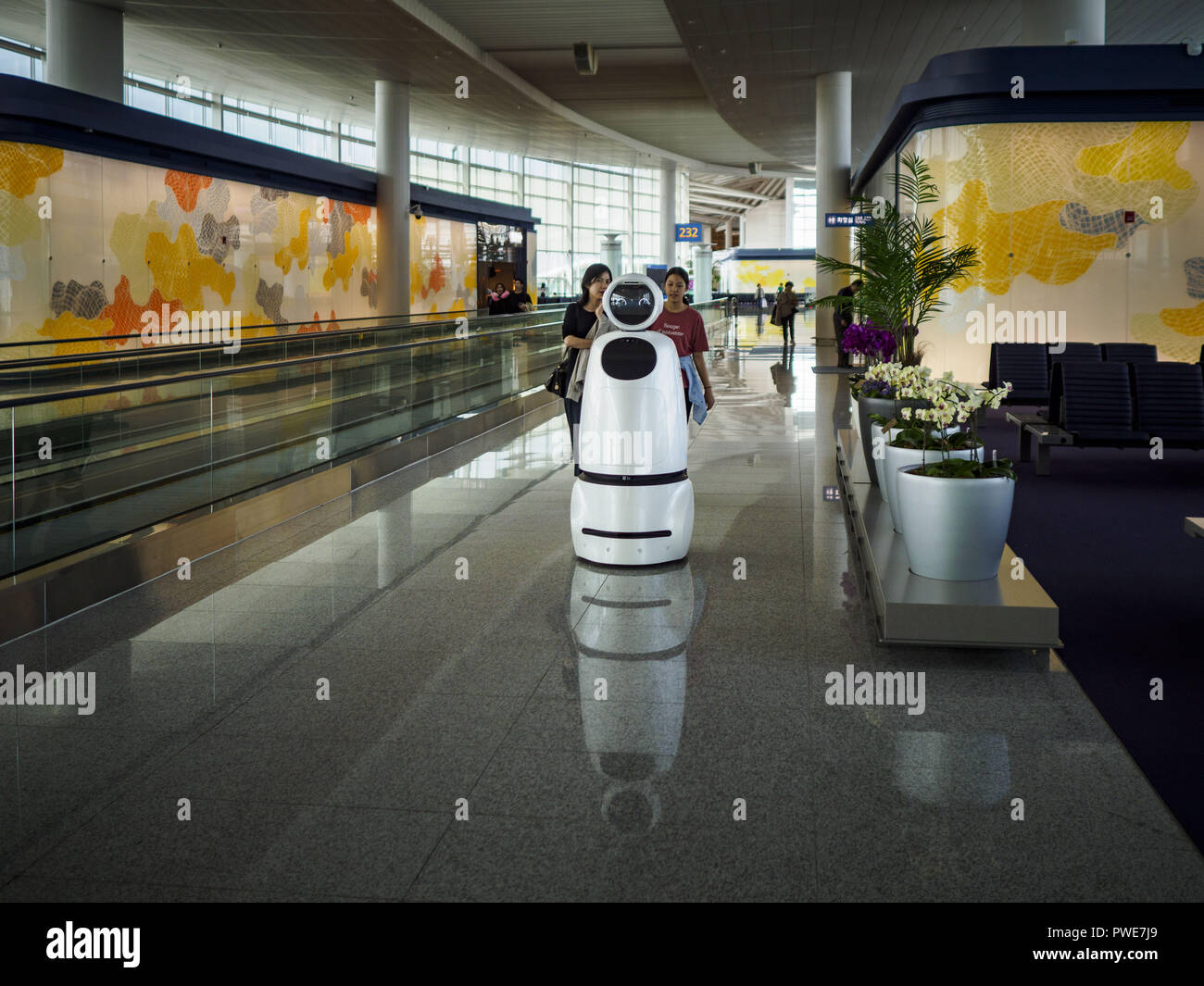 Robot incheon seoul airport hi-res stock photography and images - Alamy