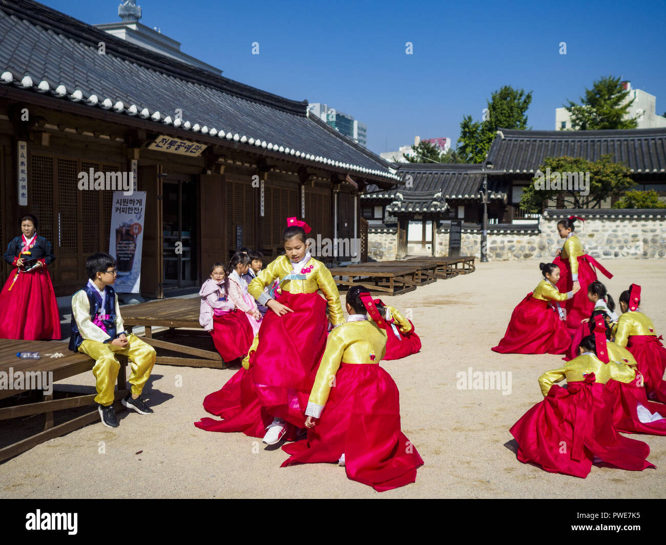 Hanbok Real Tradicional 뉴진스로 보는 우리 한복 바르게