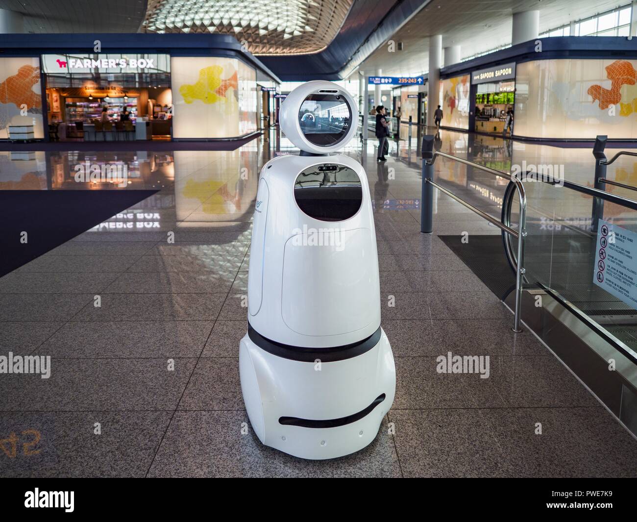 Robot incheon seoul airport hi-res stock photography and images - Alamy