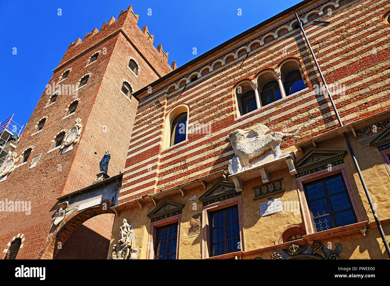 Palazzo del comune verona hi-res stock photography and images - Alamy