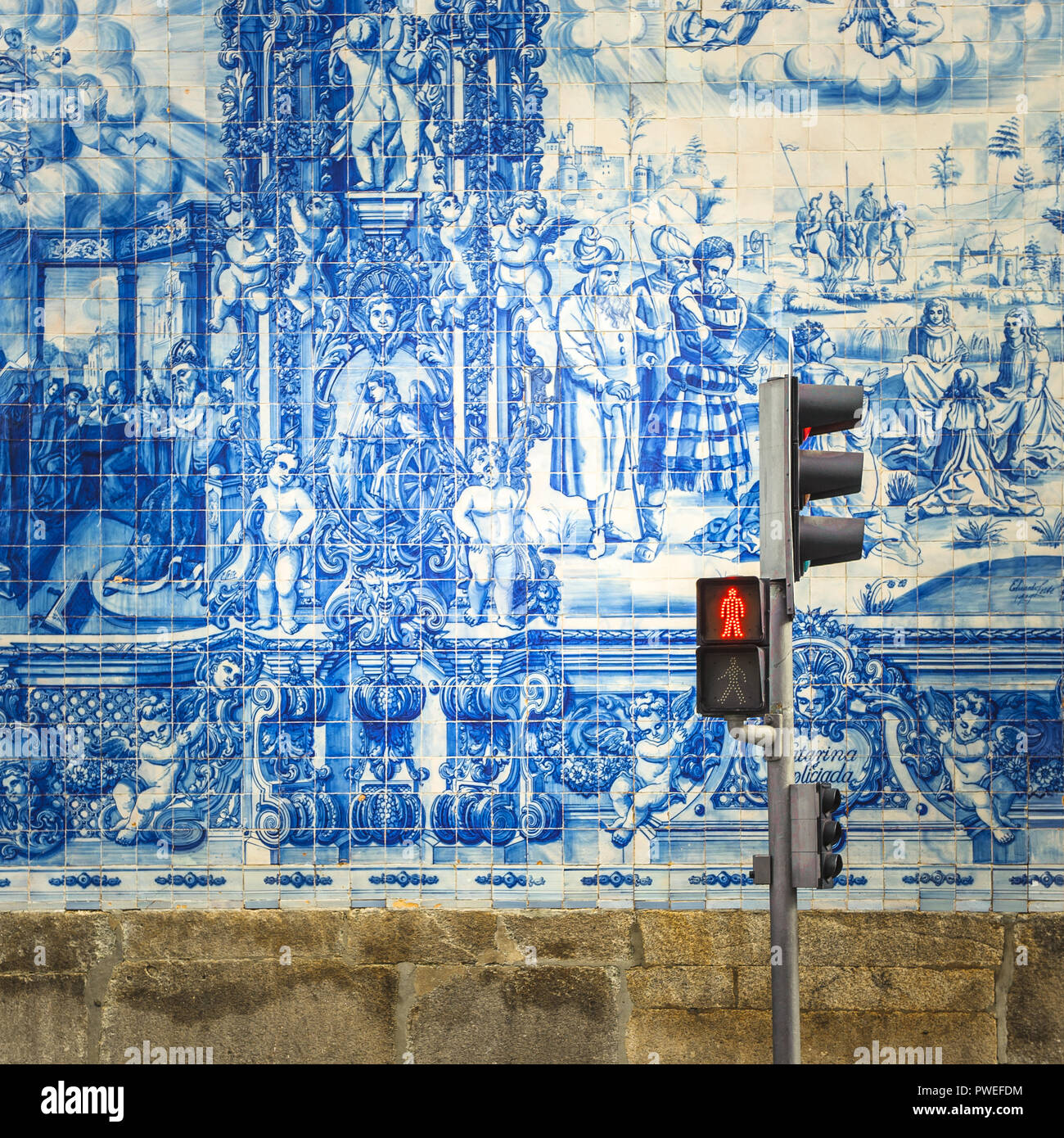Portuguese tiles street hi-res stock photography and images - Alamy