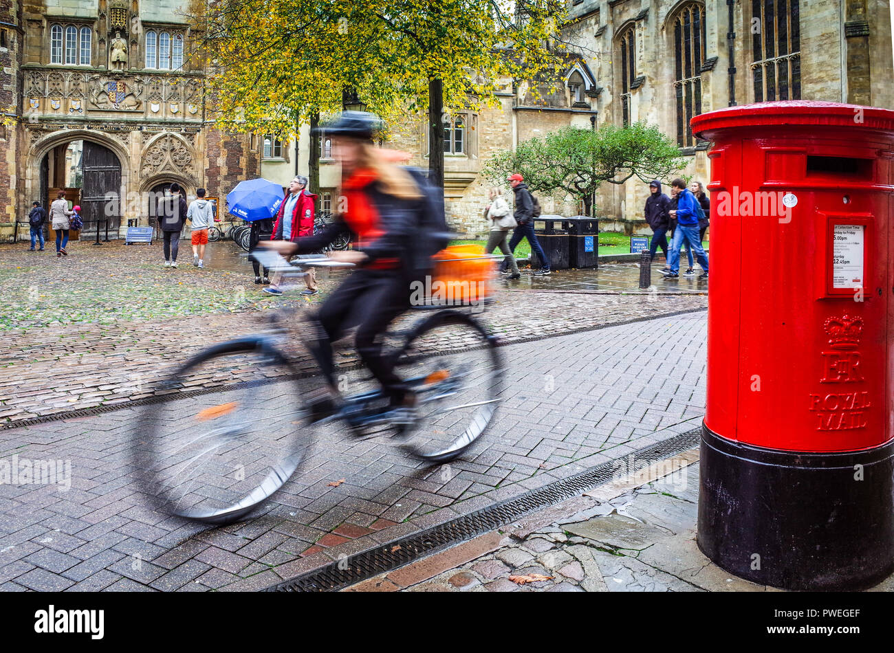 Student students commuters hi-res stock photography and images - Alamy