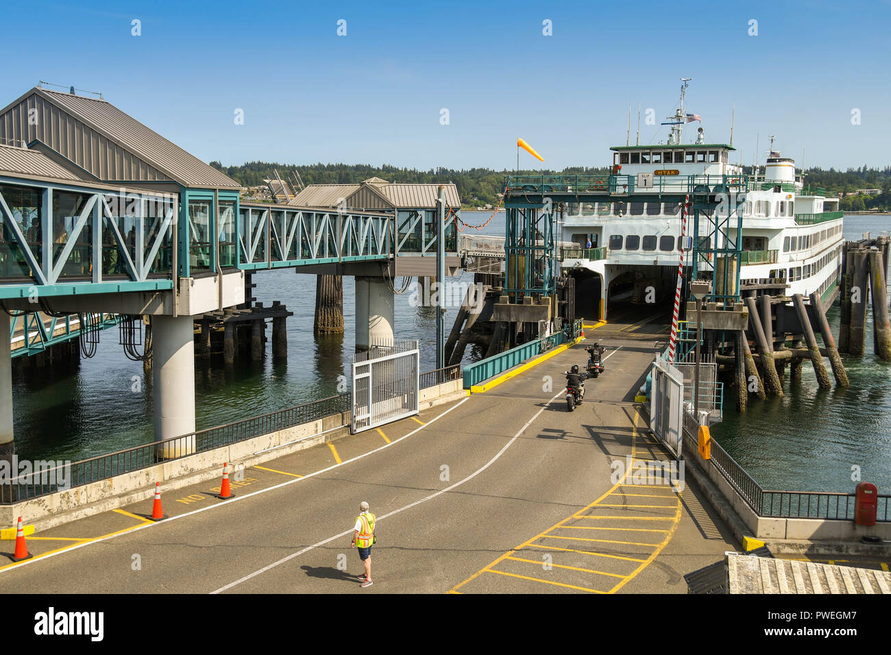 Wide loading ramp hi-res stock photography and images - Alamy