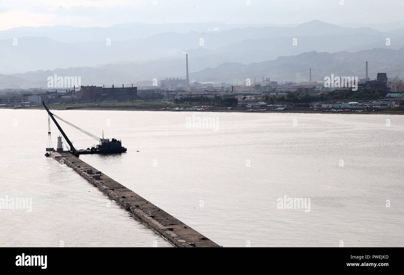 Port city of chongjin hi-res stock photography and images - Alamy